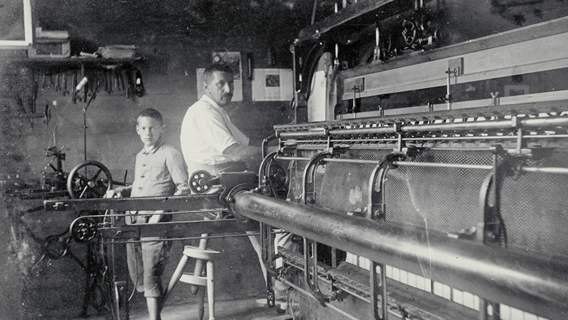 El trabajo de los niños y adolescentes en la manufactura (Fines del ...